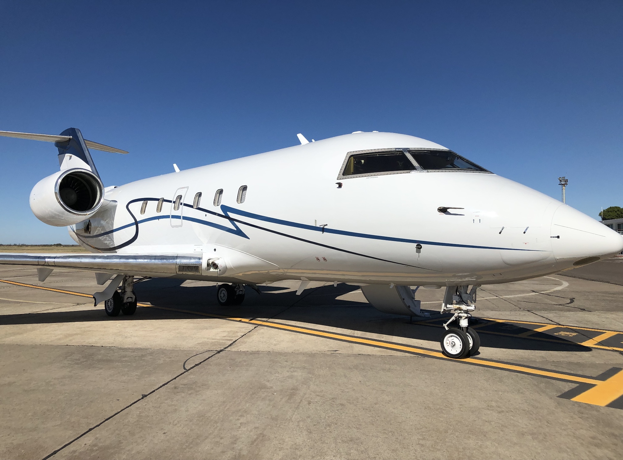 N28FM Challenger 601 | Virtual Hangar